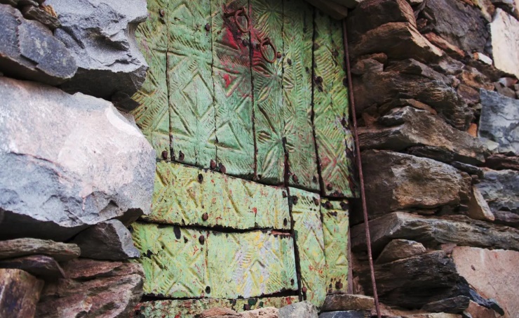 Al Ghamdi Brothers restore old archaeological building in Al-Dhafir Village, Al-Baha, reviving ...